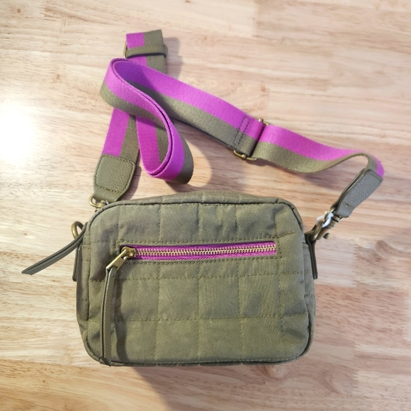 Universal Thread | Bags | Universal Thread Camera Quilted Crossbody ...